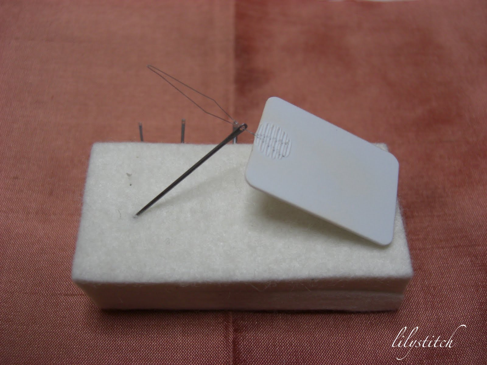 LilyStitch: Goldwork: How to thread a needle with gold thread