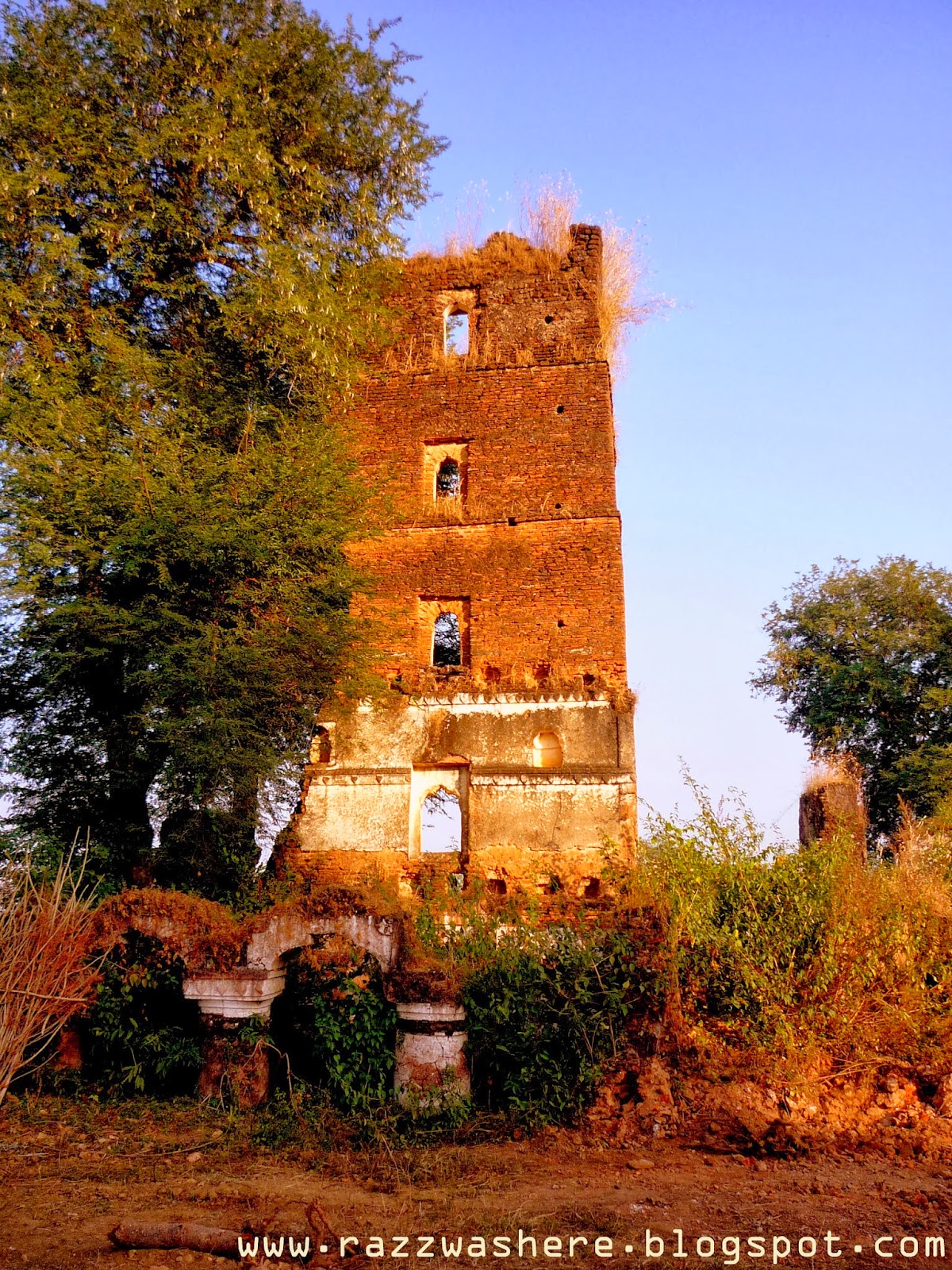 Razzaq Was Here: Ratanpur Fort and Kutaghat Dam,Chhattisgarh