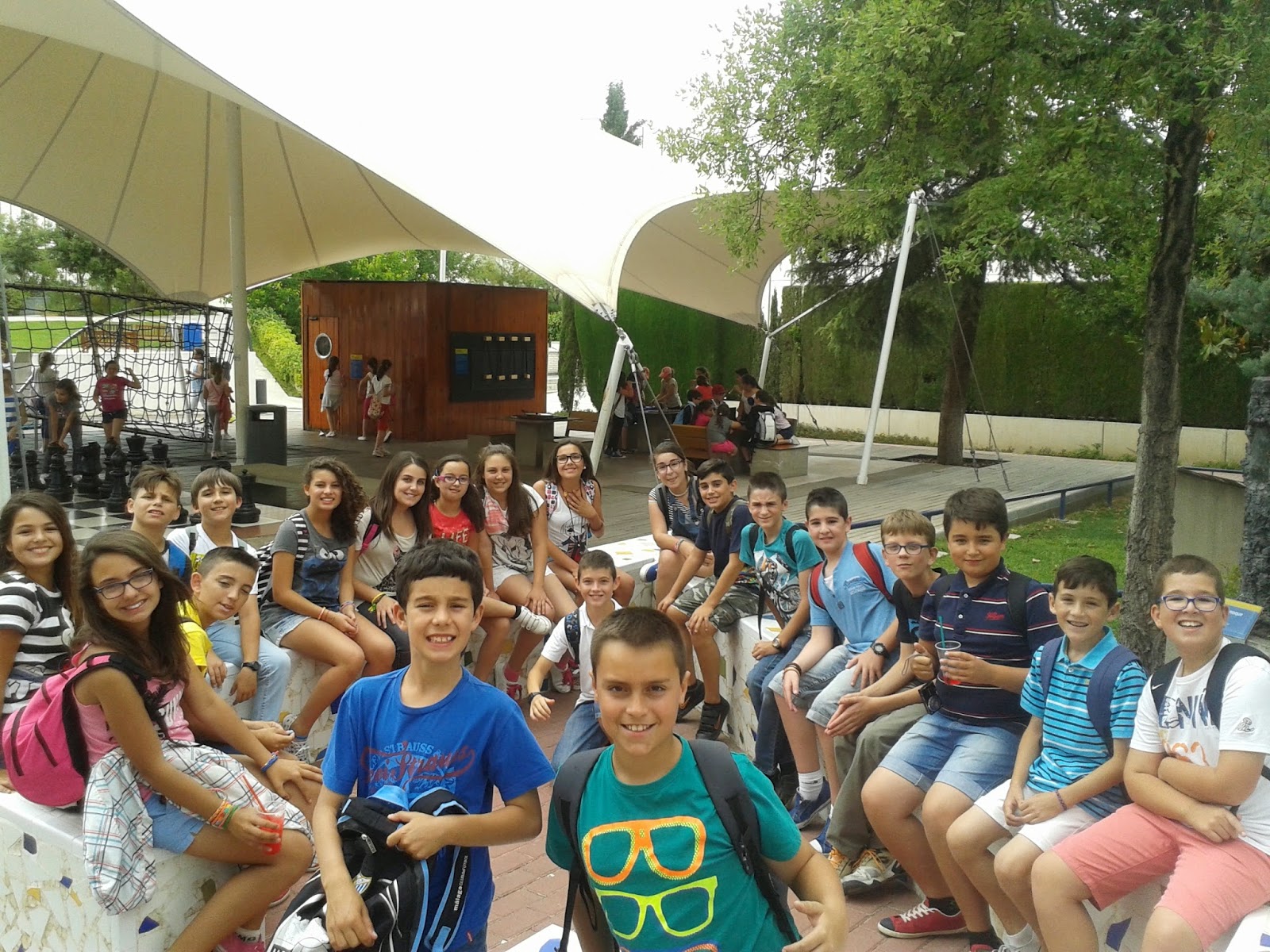 CEIP LUIS BUÑUEL SEXTO B: Excursión a Granada CEIP LUIS BUÑUEL SEXTO B: Excursión a Granada