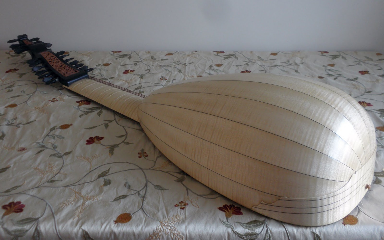 Buying a Lute: Baroque lutes