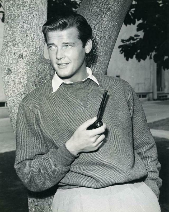 50 Handsome Photos of Legendary James Bond Star Roger Moore From ...