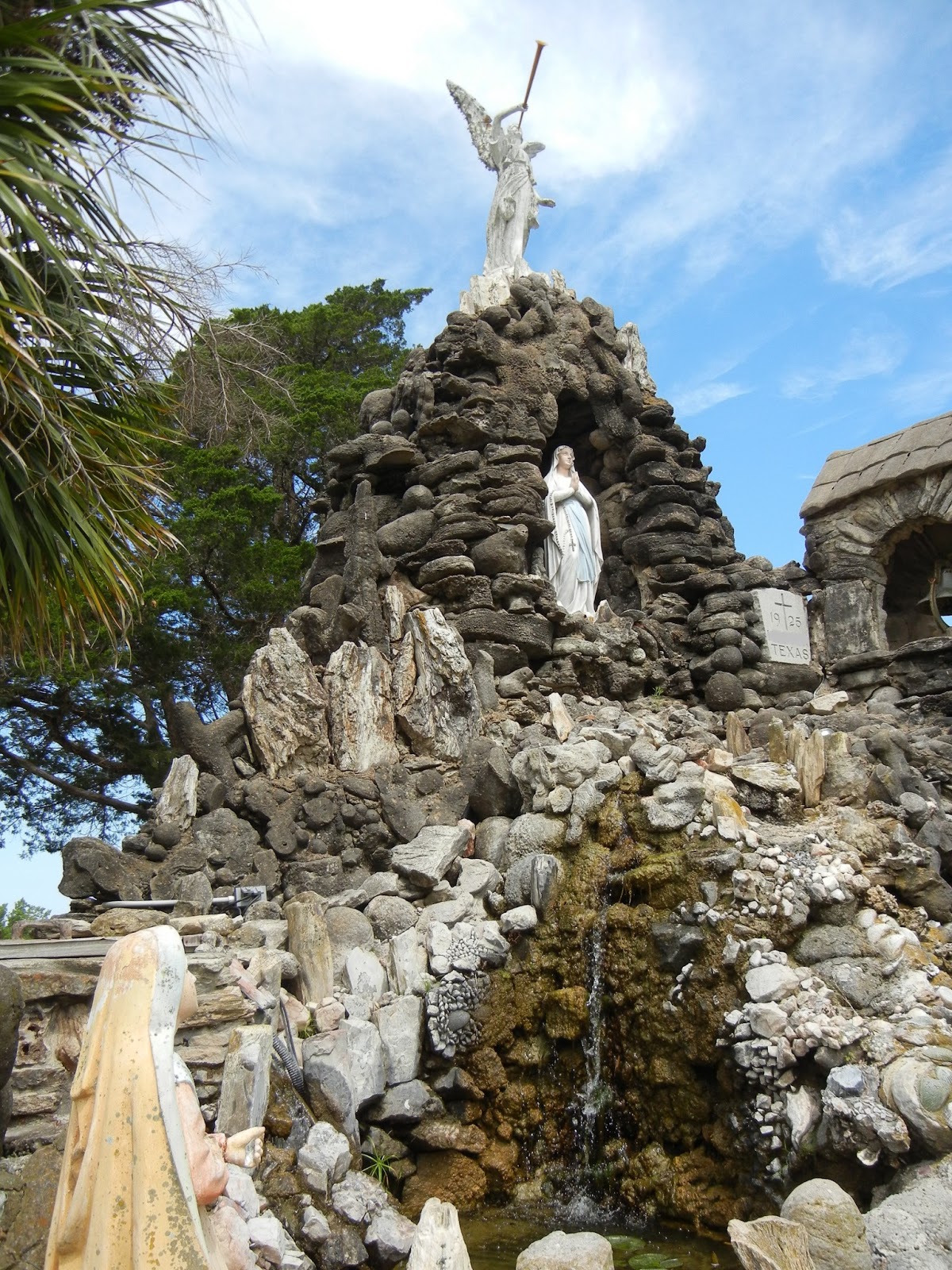 Meggie On The Prairie: Friday's Fences and a Grotto