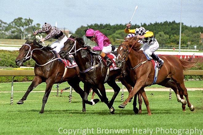 And the crowd roared "Go Lonhro, Go!!!!"