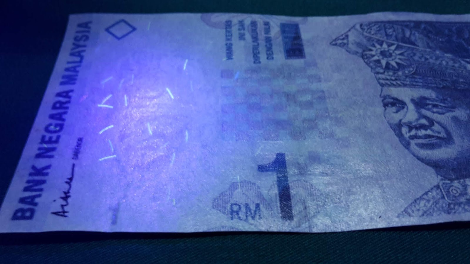 Badai Mencak Kelambit Biru: Note Kertas Asli Seringgit $1 sign Aisyah ...