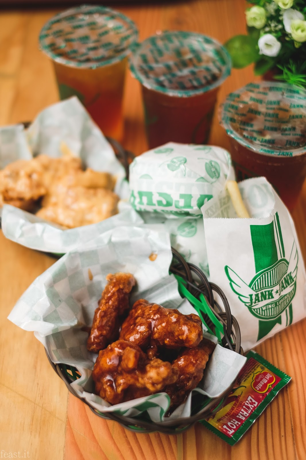 Feast.it - Indonesia Food and travel blogger : JANK JANK WINGS PALEMBANG