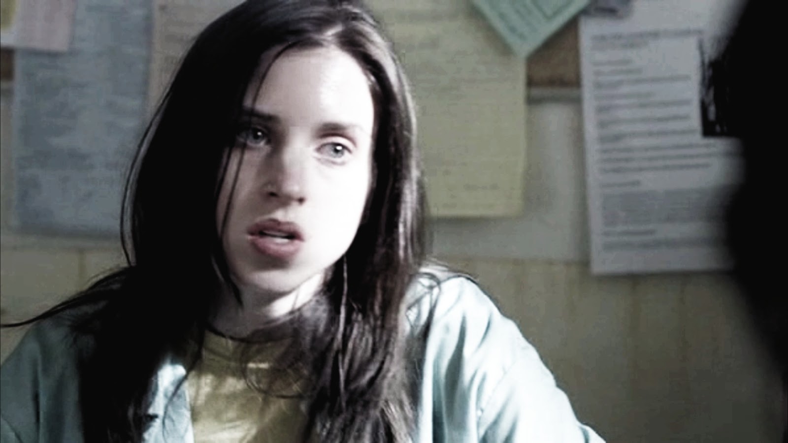 The Nightmare Nook Horror Blog: Two-Faced - Emily Perkins Then and Now