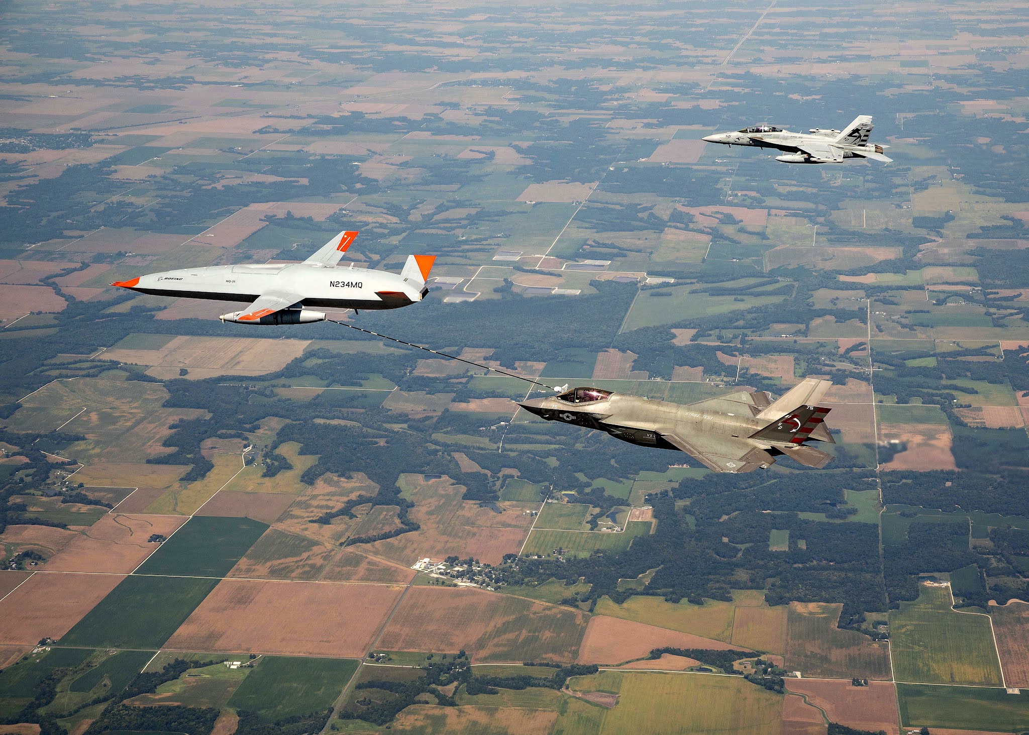 AAG_th บันทึกประจำวัน: อากาศยานไร้คนขับ MQ-25A Stingray เติมเชื้อเพลิง ...