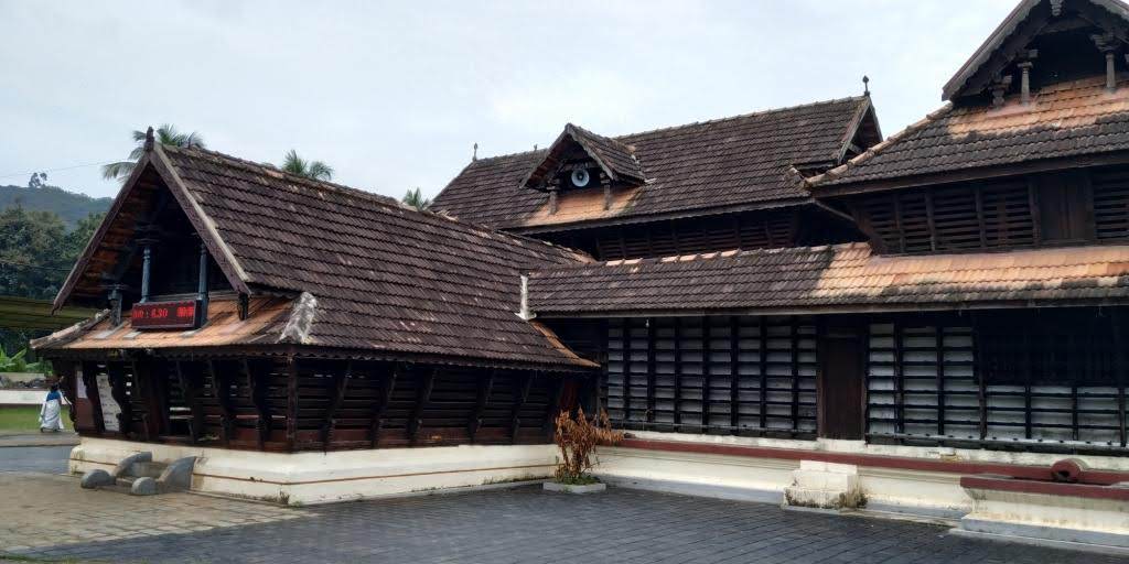 Hindu Temples of India: Pazhoor Perumthrikkovil, Piravom, Ernakulam, Kerala