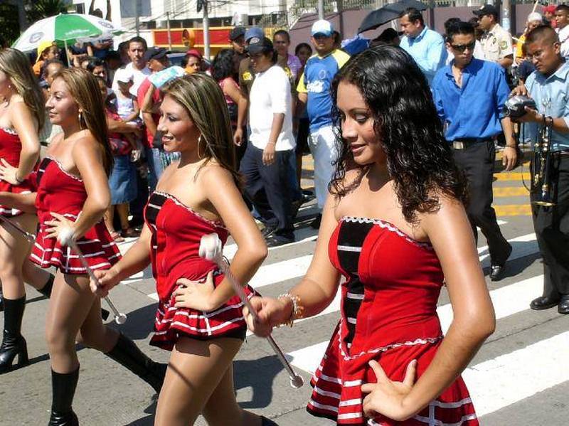 Demasiadas Noches: Cachiporristas (El Salvador)