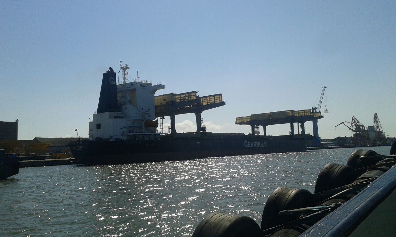 Santos Shiplovers: M/V Quetzal Arrow / C6YT4 - Carregando celulose