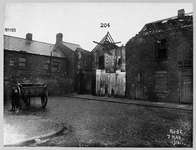 60 Amazing Vintage Photographs Capture Street Life in Belfast in the ...