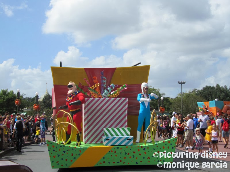 Picturing Disney: The Parades of the Magic Kingdom: Move It! Shake It ...