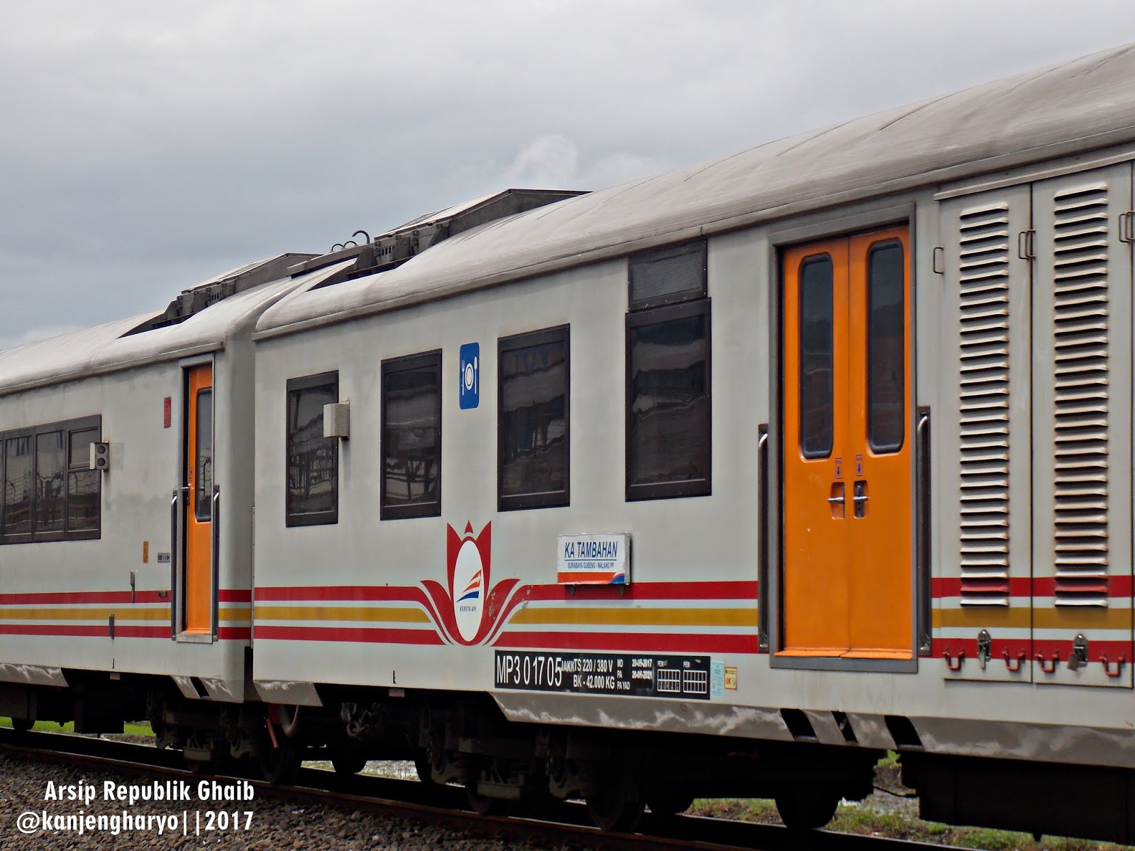 Kereta Api Indonesia: Mana Lebih Menguntungkan, Kereta Api Angkutan ...