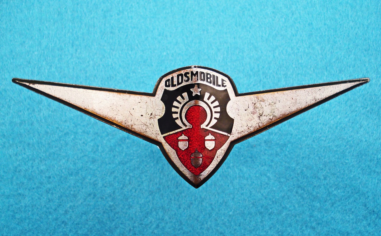 American Auto Emblems: OLDSMOBILE