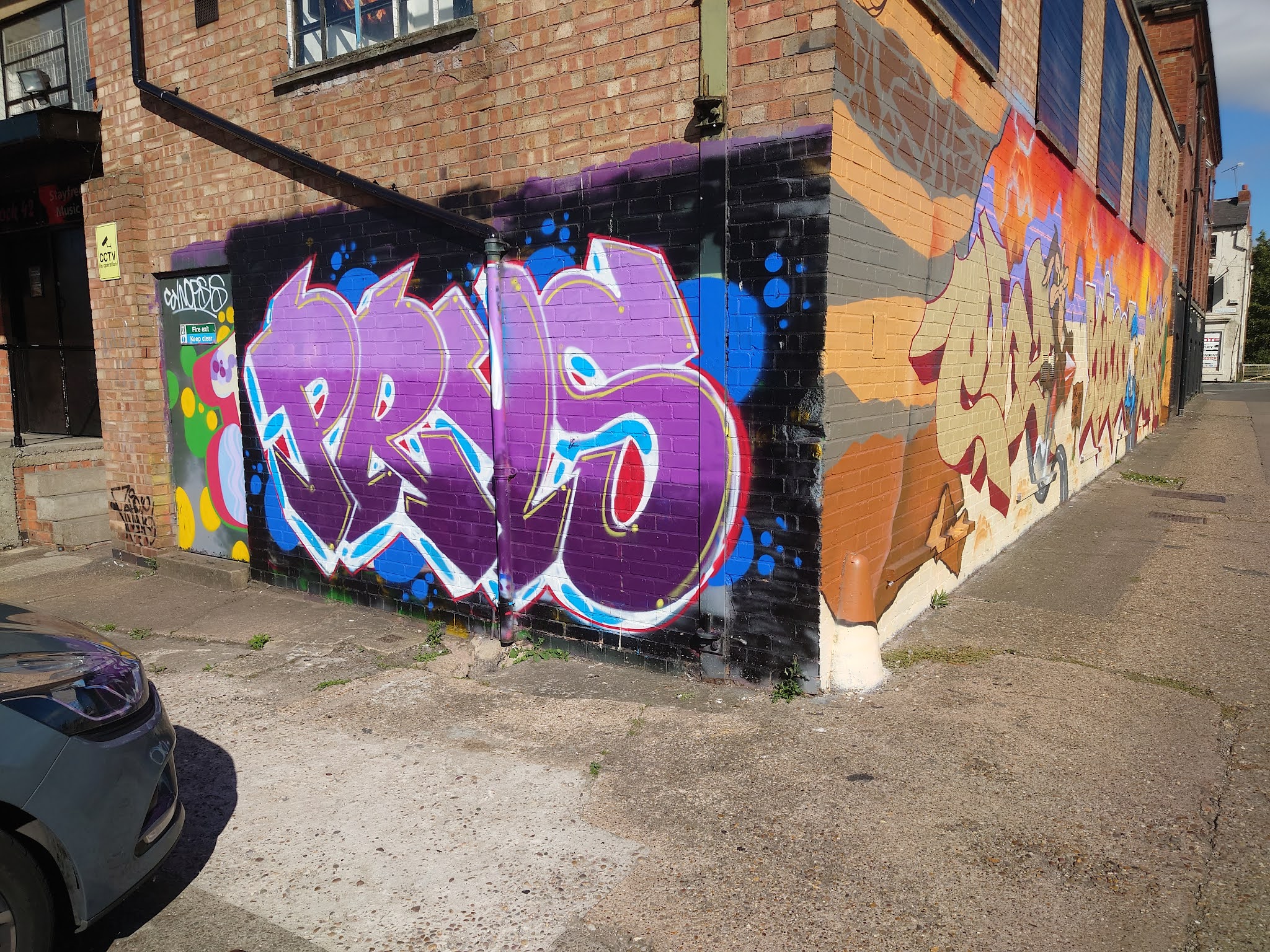 Techni Tou Dromou Graffiti Street Art of the Road: roadrunner street ...