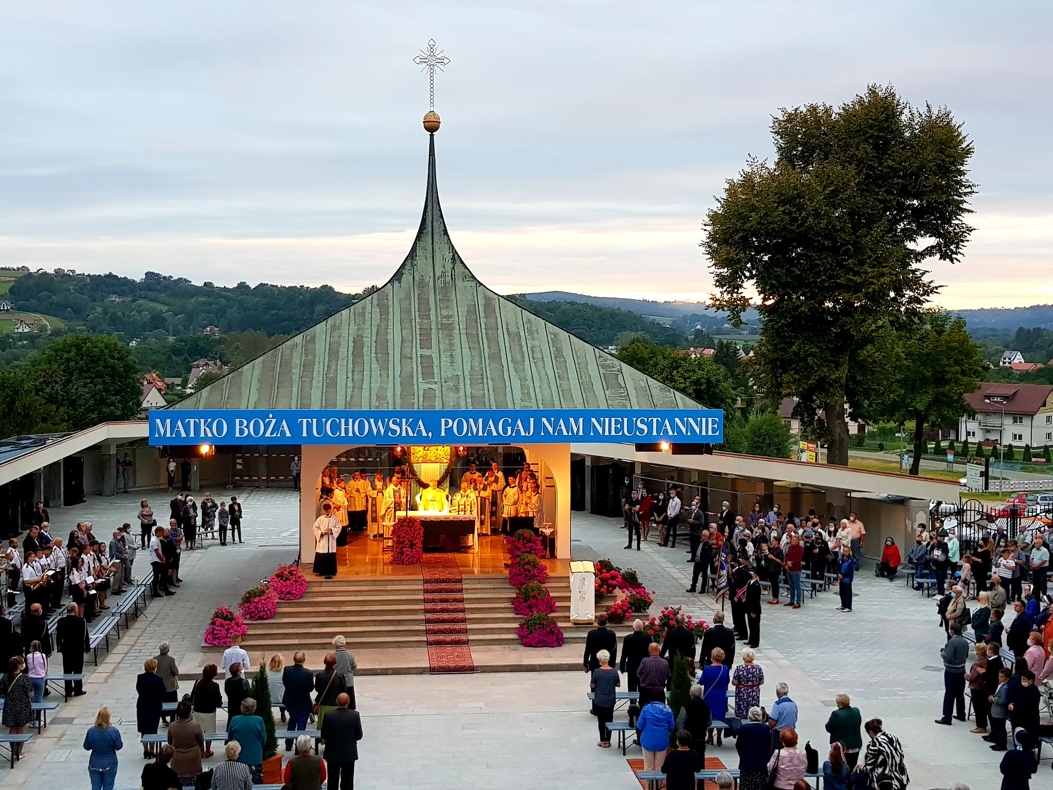 TUCHÓW - Sanktuarium M. B. Tuchowskiej.. śpiew: G.Maciejewska, V. Wój...