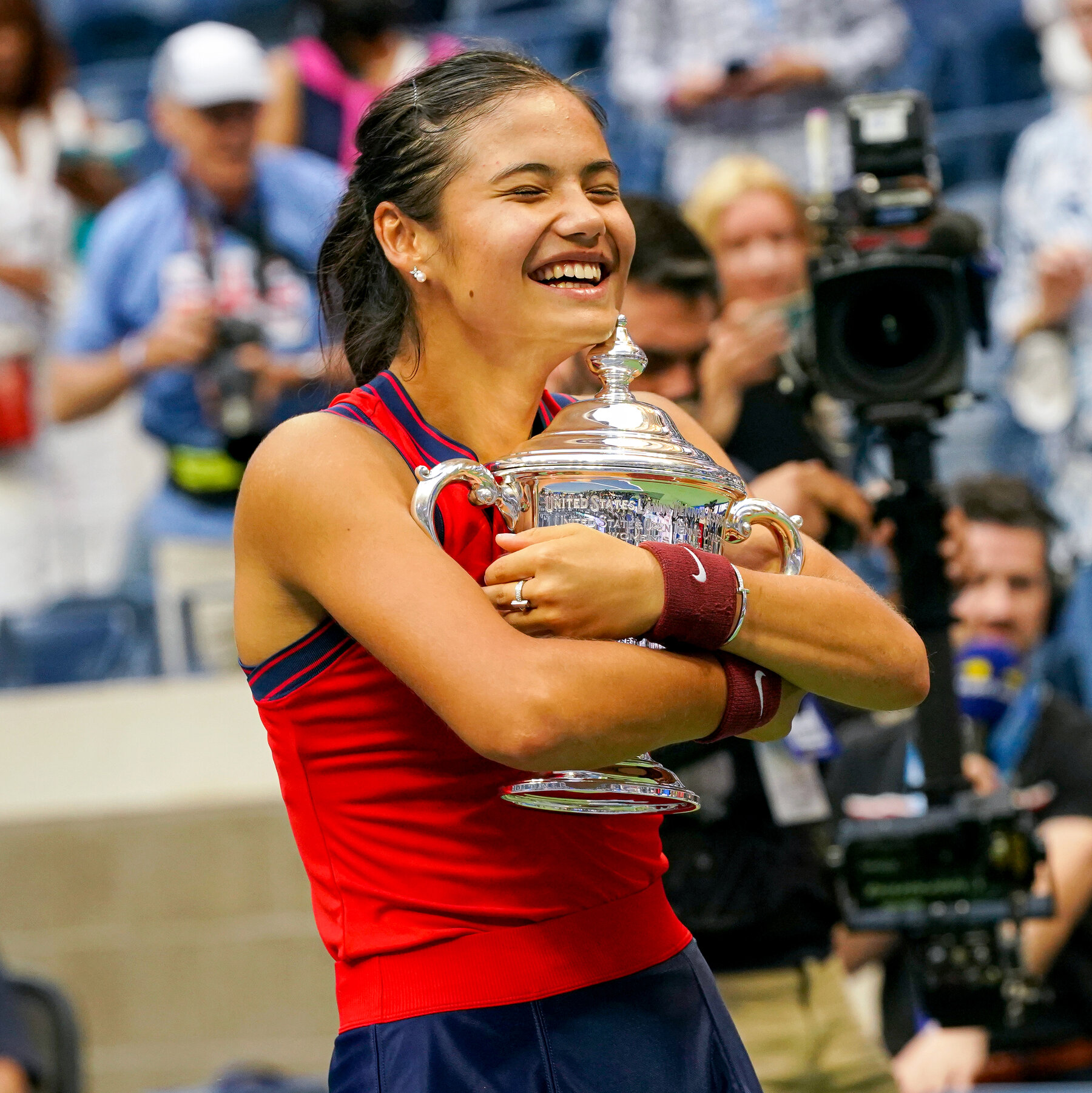 卵生水筆仔: 瑞度卡努（Emma Raducanu）英國楊丞琳(介紹+圖集)：從會外賽一路打到美網冠軍的18歲新一代運動美少女