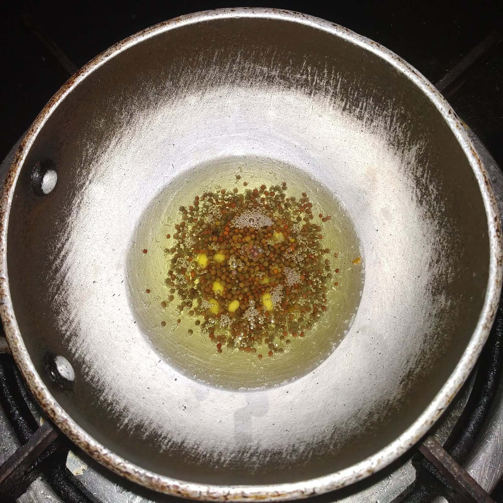 Karamani Kuzhambu Recipe| thatta payir Kuzhambu Recipe | Perum payaru ...