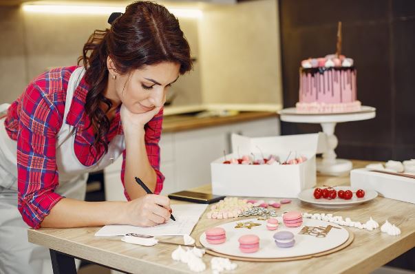 Bootstrap Business: How To Start A Cake Business