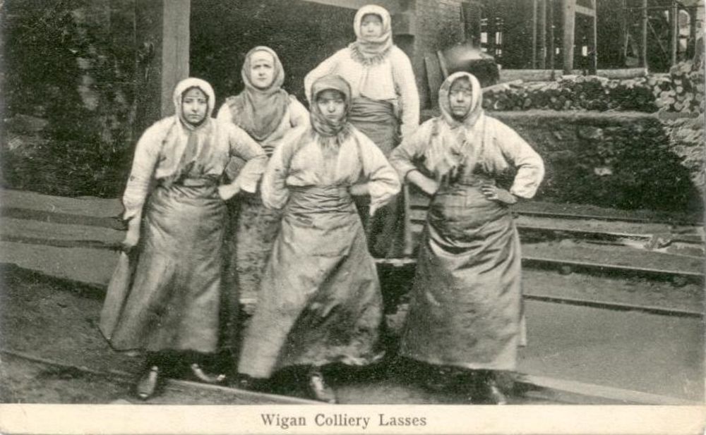 Wigan’s Pit Brow Lasses: 40 Fascinating Vintage Photos of Women Miners ...