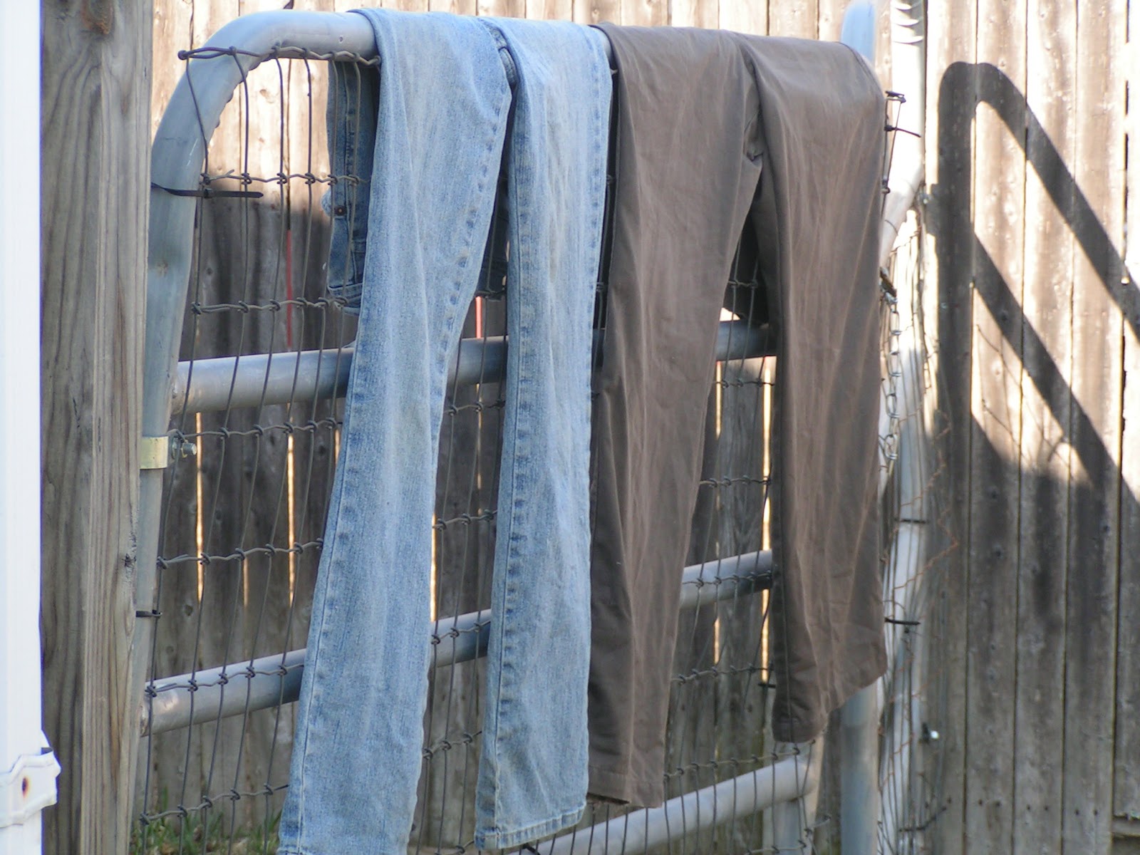 Blue Viola Farm: Make your own solar-powered clothes dryer