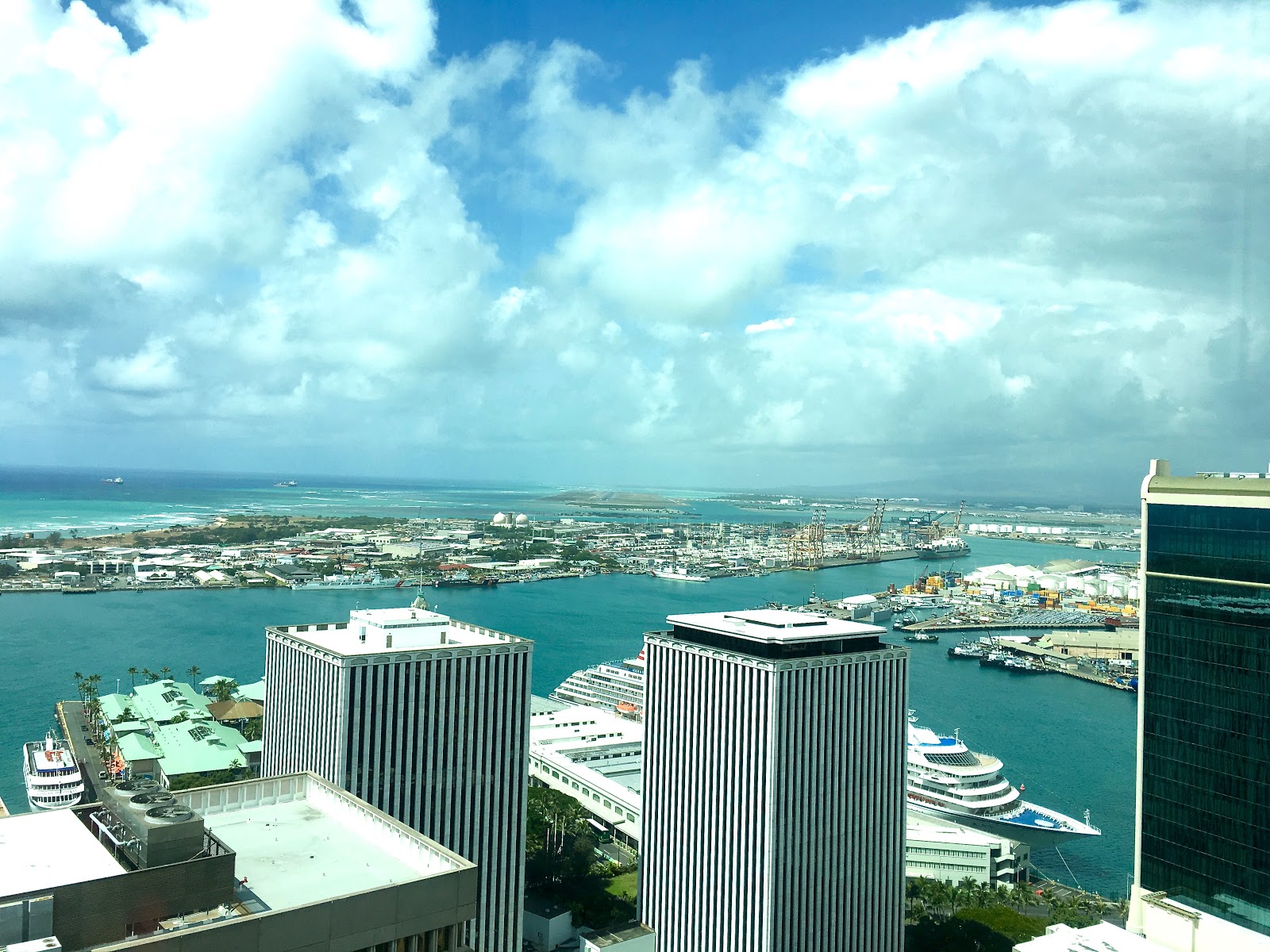 ハワイ不動産／ブレディー由起子です！: 高層階から！ From The First Hawaiian Building!