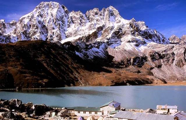 GEOGRAFILIA: Frumusețea munților Himalaya: stânci, gheață, flori și oameni
