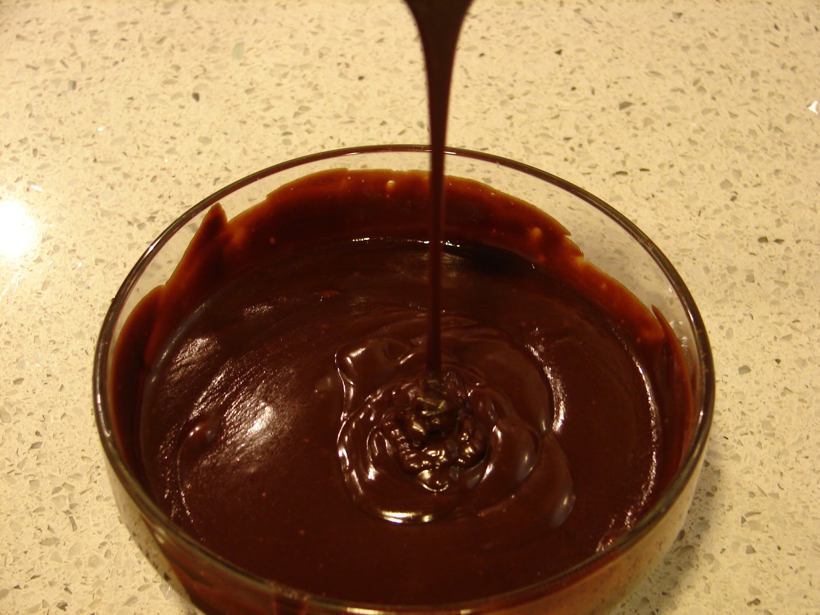 Amasa y Hornea: Baño de chocolate