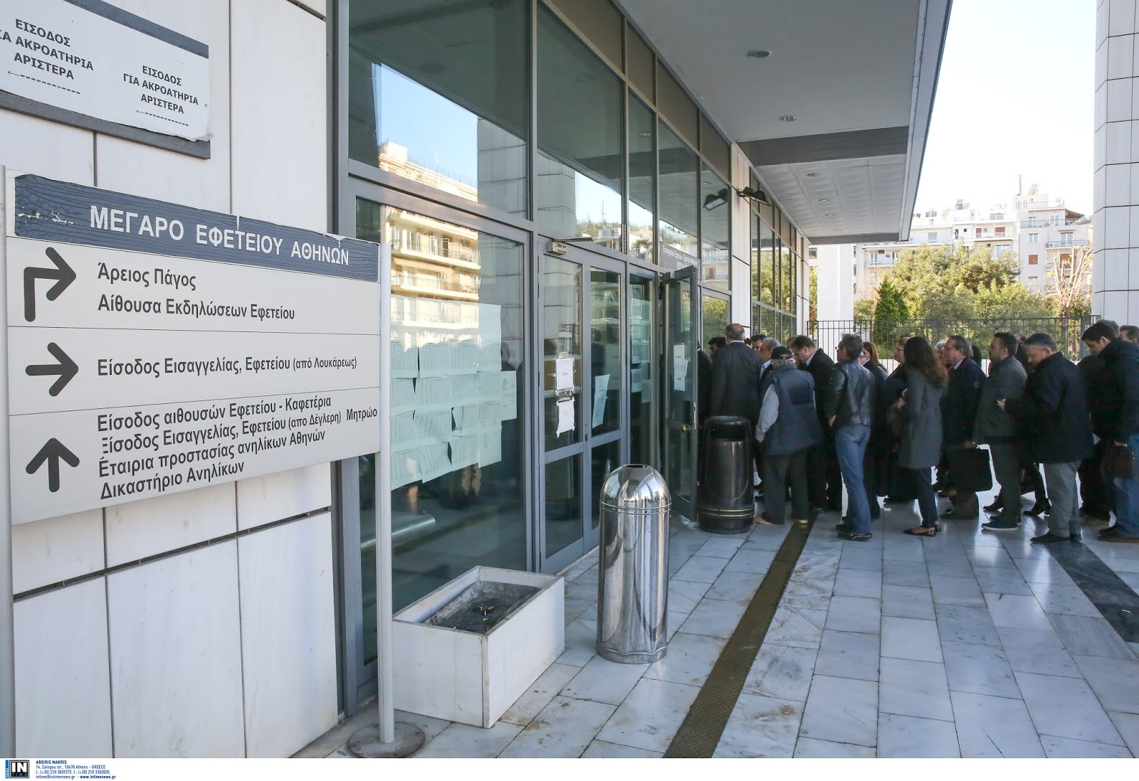 eXofitsio: ΕΝΤΟΝΟΣ ΠΡΟΒΛΗΜΑΤΙΣΜΟΣ ΣΤΑ ΔΙΚΑΣΤΗΡΙΑ ΓΙΑ ΤΟΝ ΚΟΡΟΝΑΙΟ