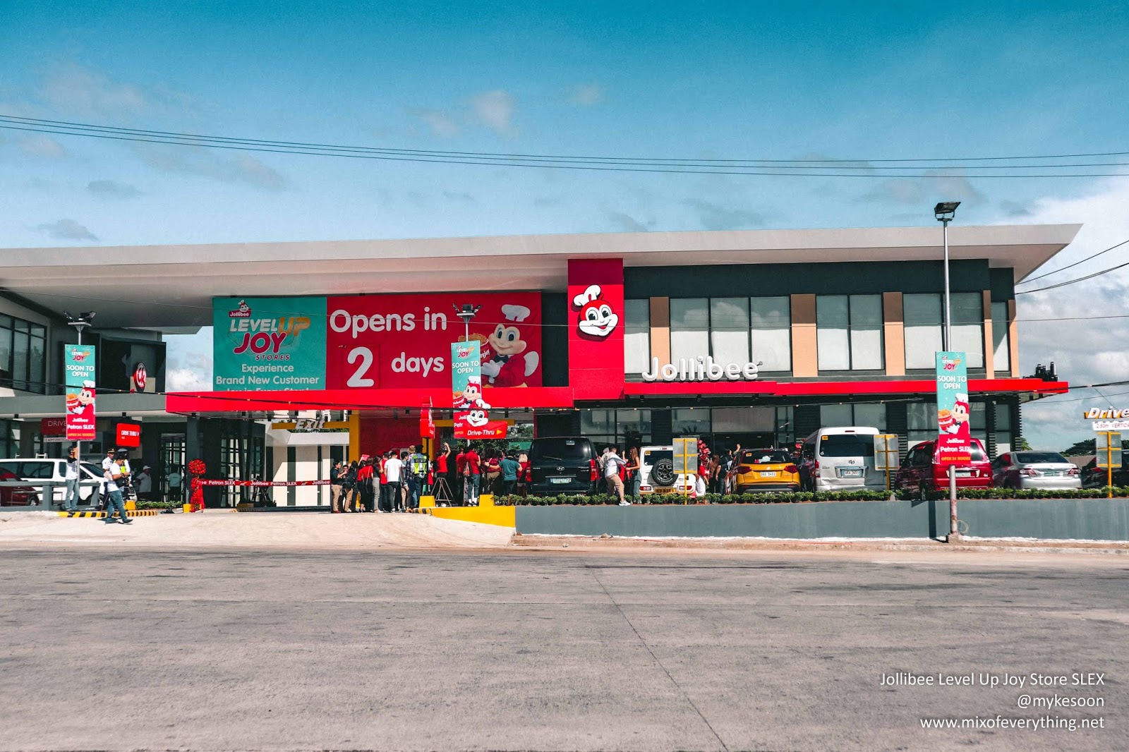Jollibee Opens New Level Up Joy Store in SLEX with first ever dual lane ...
