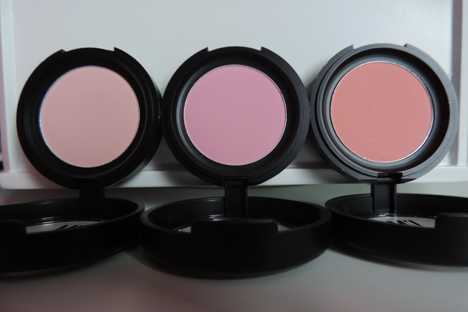 Miss Panda Land: MEMEBOX I'm Blush & I'm Eyeshadow Swatches
