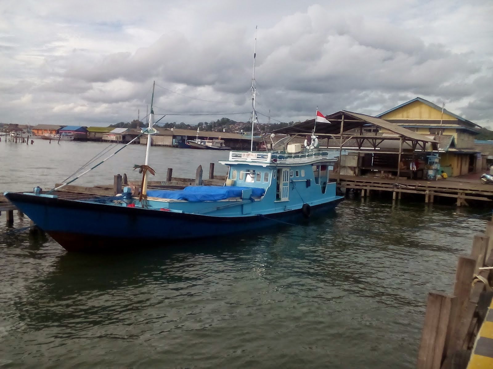 Kapal-kapal Nelayan Pengumpul dan Pengangkut Ikan Tunas Samudera ...