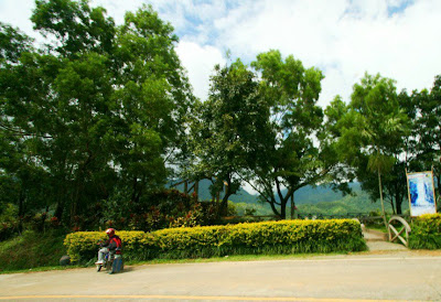 A quick stop-over at our friends' lovely hide-away with our balikbayan ...