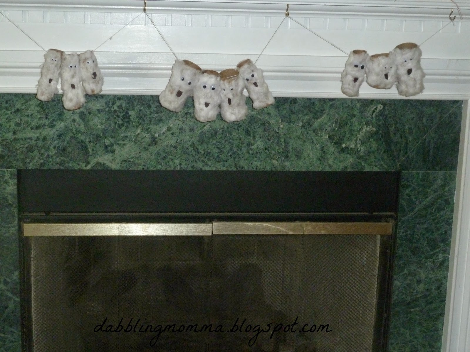 Dabblingmomma: Toilet Paper Roll Ghosts