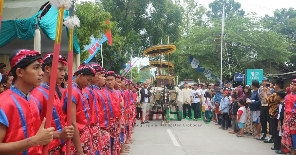 Ribuan Warga Saksikan Kirab Boyong Grobog 2019 - GROBOGAN TODAY