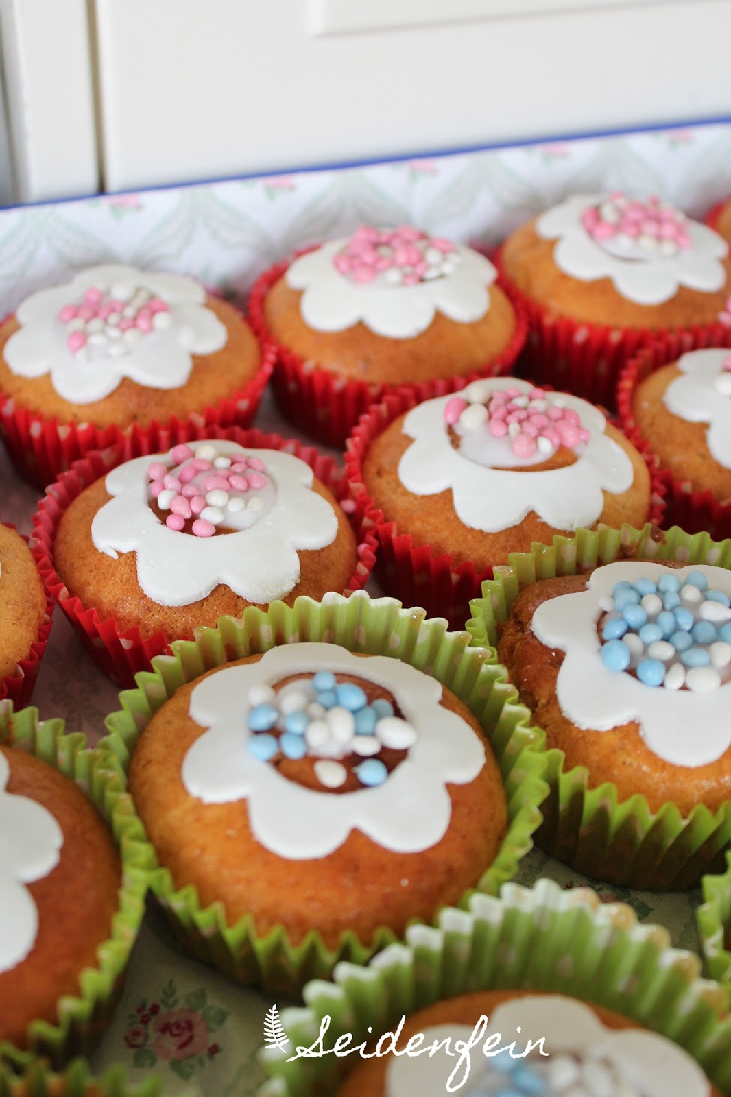 seidenfeins Blog vom schönen Landleben: Blümchen - Muffins * flower muffins