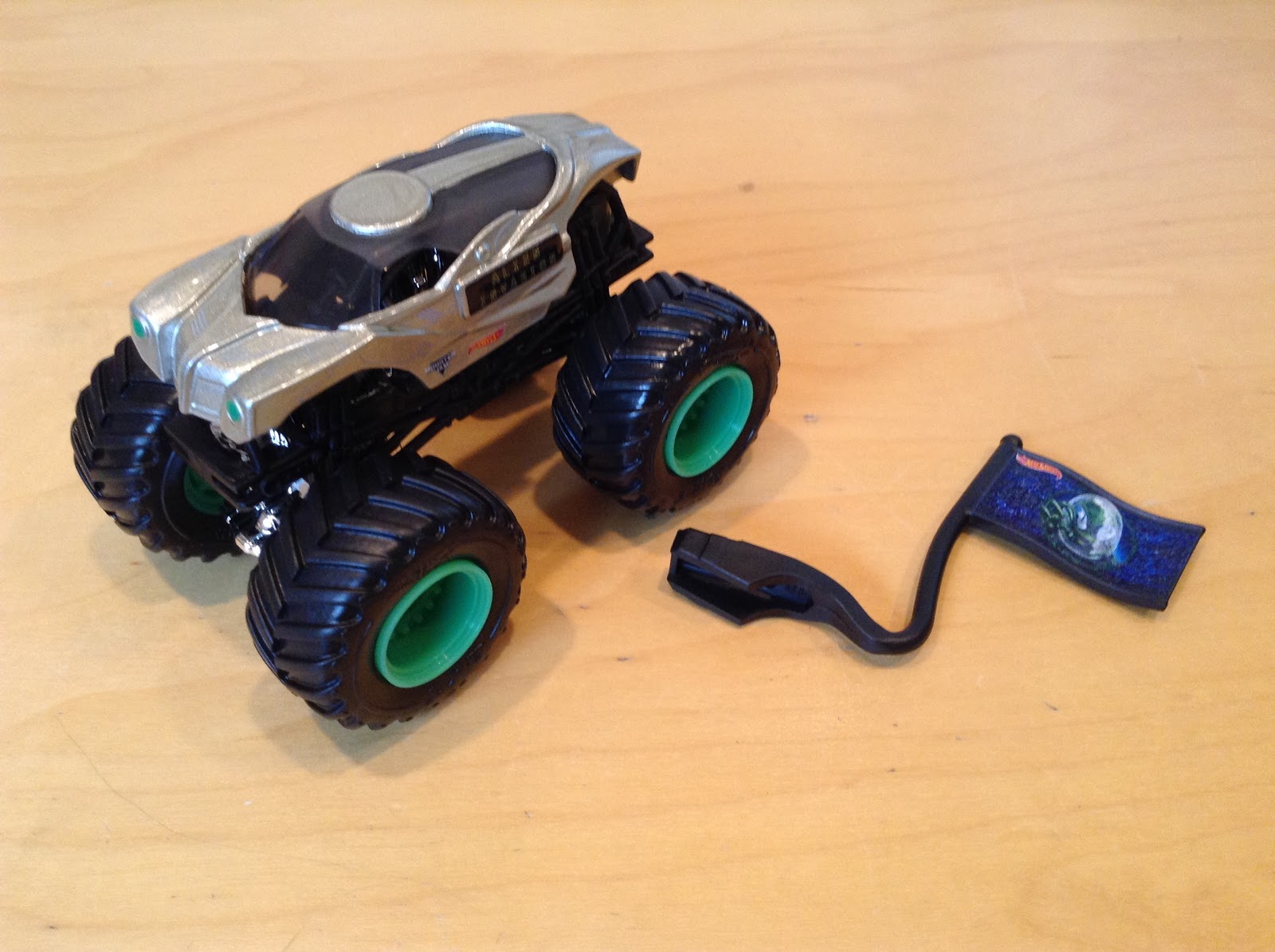 JULIAN'S HOT WHEELS BLOG: Alien Invasion Monster Jam Truck (2017 Epic ...