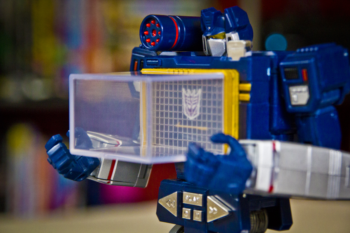 The Kaiju Planet: Figure Review: Hasbro Transformers Masterpiece Soundwave