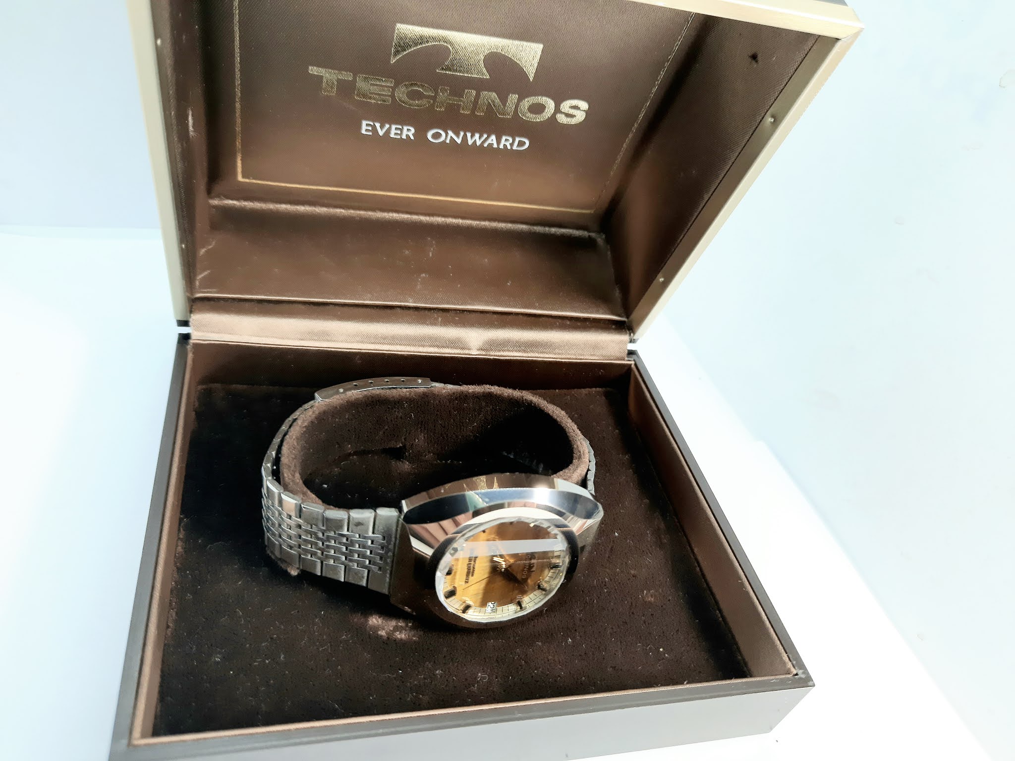 Đồng hồ technos borazon tiger quartz