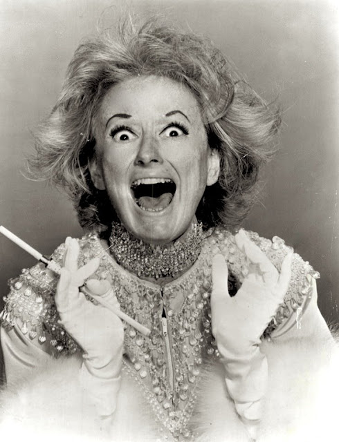 A VERY LUSH BUDGET: PHYLLIS DILLER PHOTO TRIBUTE : THE QUEEN OF COMEDY