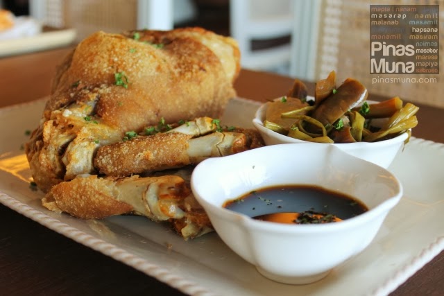 Pinác Restaurant at UP Town Center