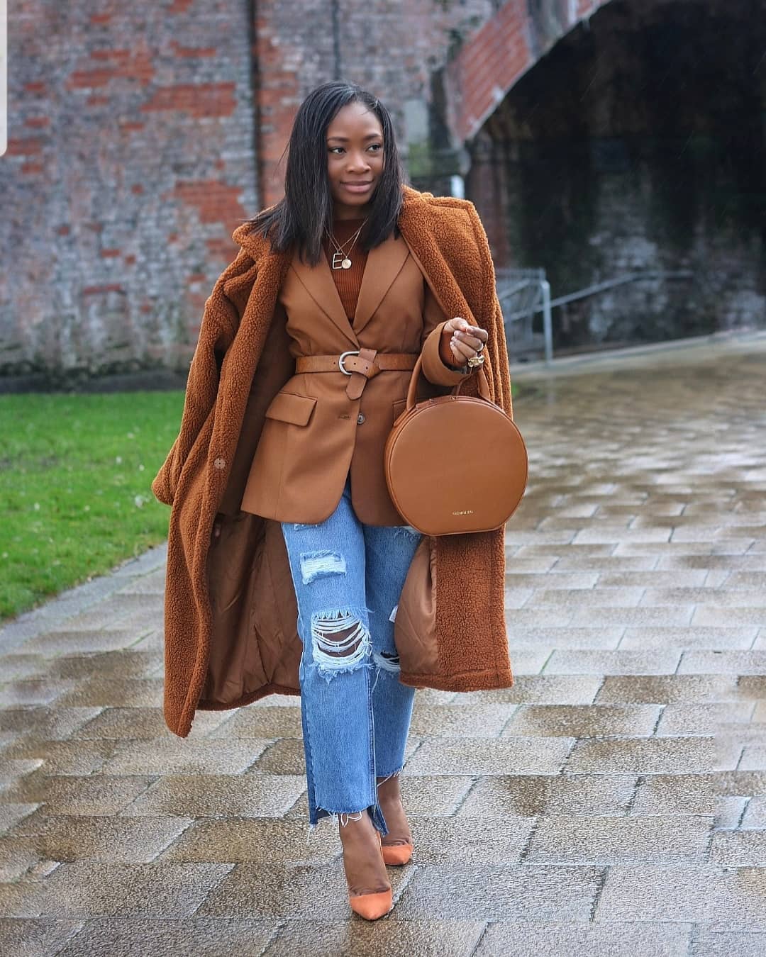 10 different unique ways to style Tan blazers. / MÉLÒDÝ JACÒB