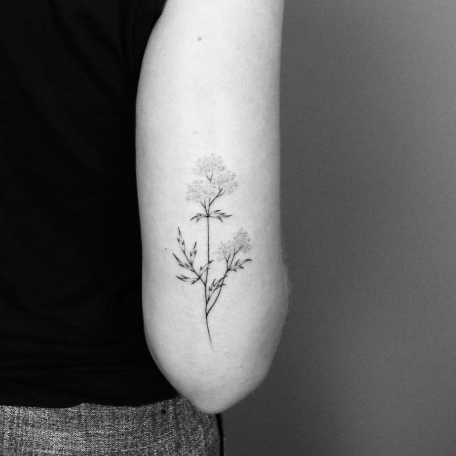 35 Tato Bunga Hitam Buat Wanita - Tattoo Magz