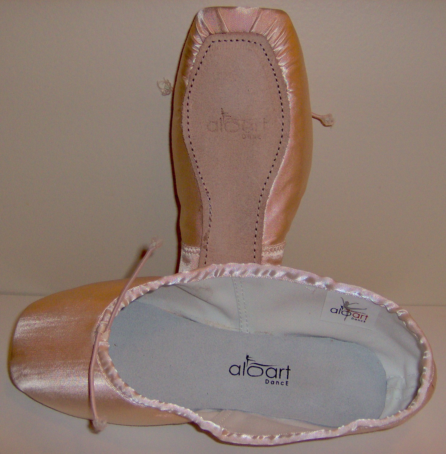 Antique Pointe Shoes: Aloart