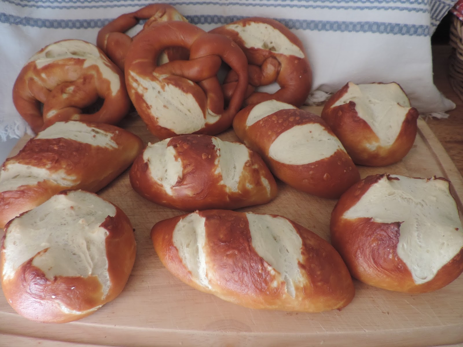 Laugenbrezel & Laugenbrötchen - Lúgos perec és lúgos zsemle