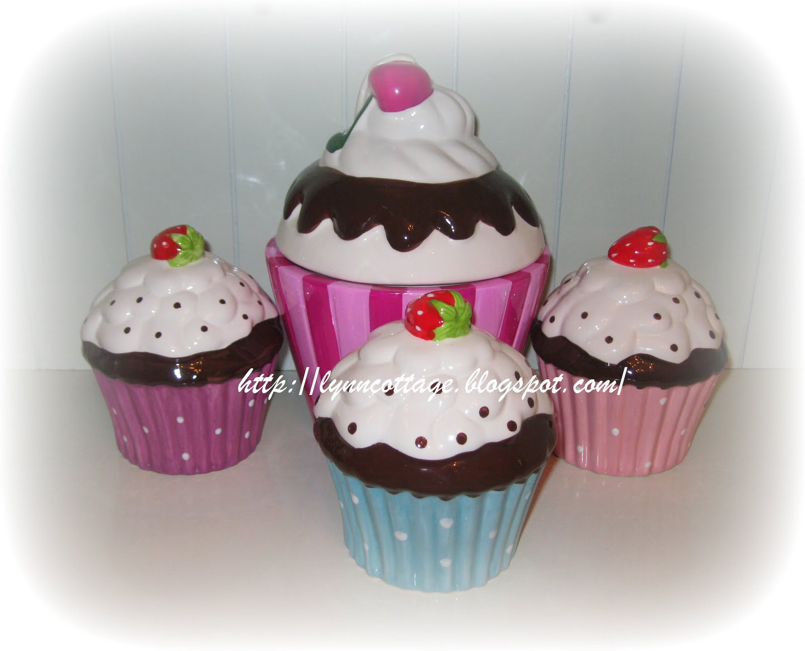 lynn's cottage: CERAMIC & CANISTER CUPCAKE......
