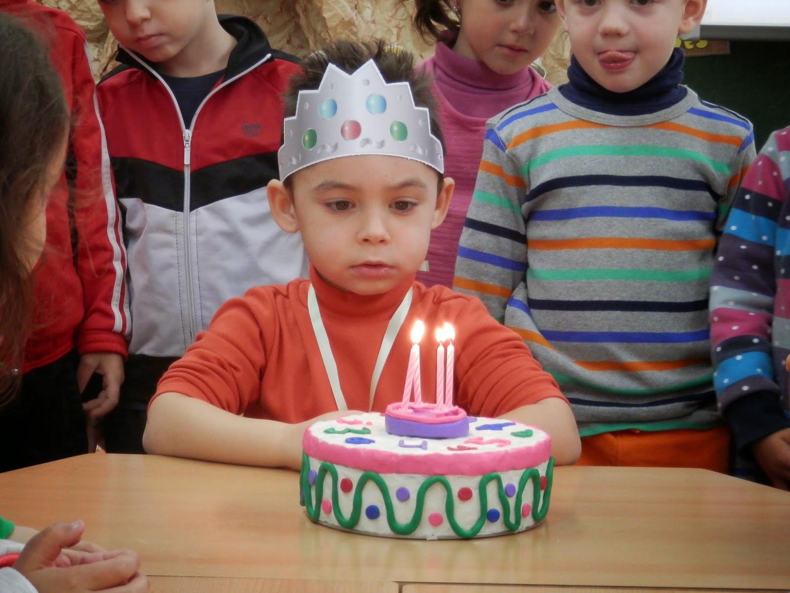 AULA DE INFANTIL: CUMPLEAÑOS DE CARLOS