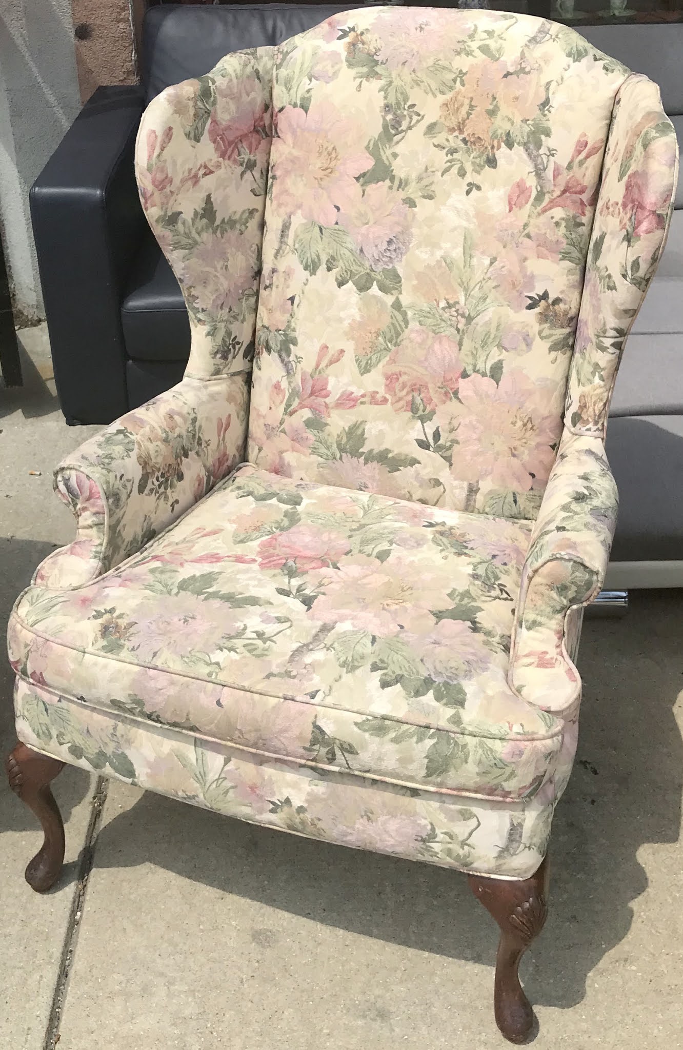 Uhuru Furniture & Collectibles: #473741 Floral Pattern Wingback Chair ...