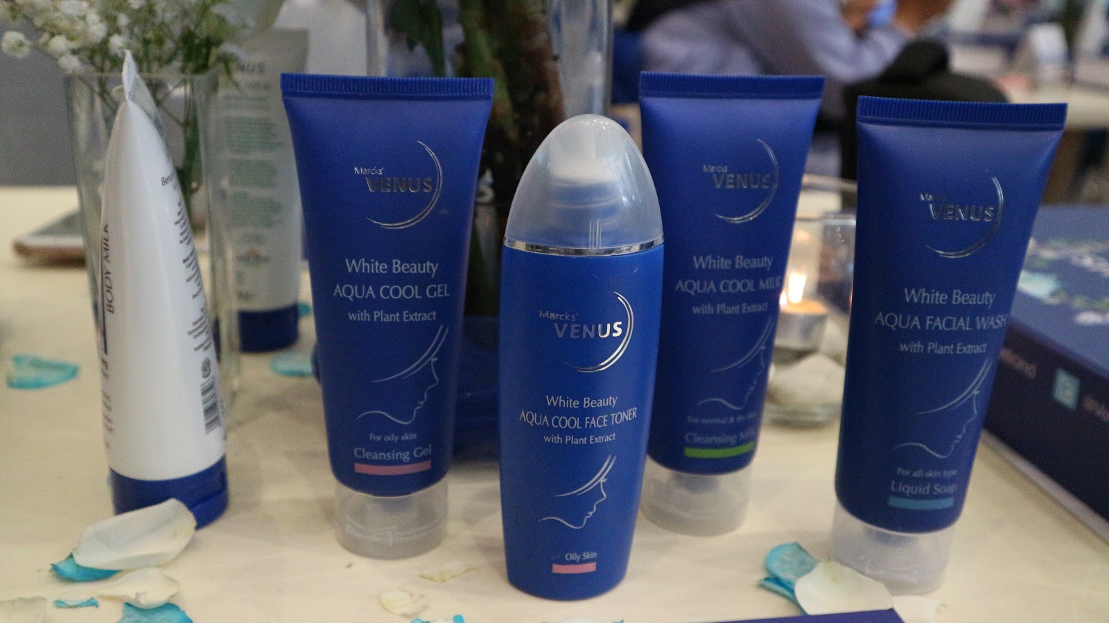 ANDIYANI ACHMAD: #GetBeautywithVenus & Review Two Way Cake Venus Cosmetic