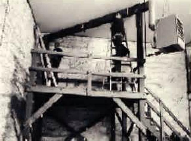 Seeks Ghosts: Murders at the "In Cold Blood" House